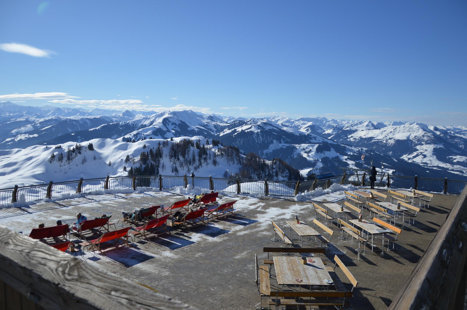 Das Bergrestaurant Alpenhaus - leicht erreichbar - atemberaubendes ...